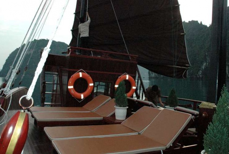 Red Dragon Junk 5 Cabins | Vietnam Travel Group