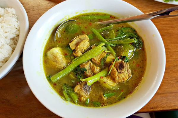Samlar machu (Cambodian sour soup) - travelguide - Vietnam Travel Group